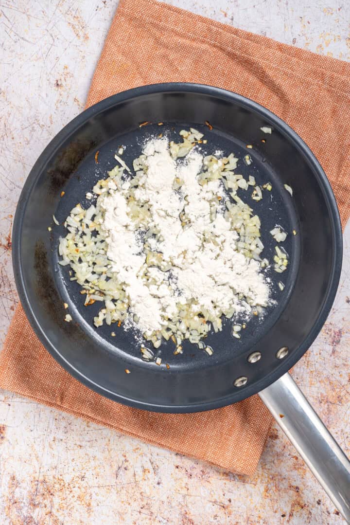 Basil Cream Sauce (Easy Summer Pasta Sauce!) - Urban Farmie