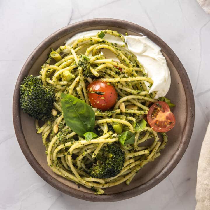 Broccoli Pesto Pasta (Ready in 30 Minutes!) - Urban Farmie