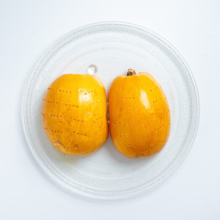 How to Cut Spaghetti Squash (Easy, Fast Method!)