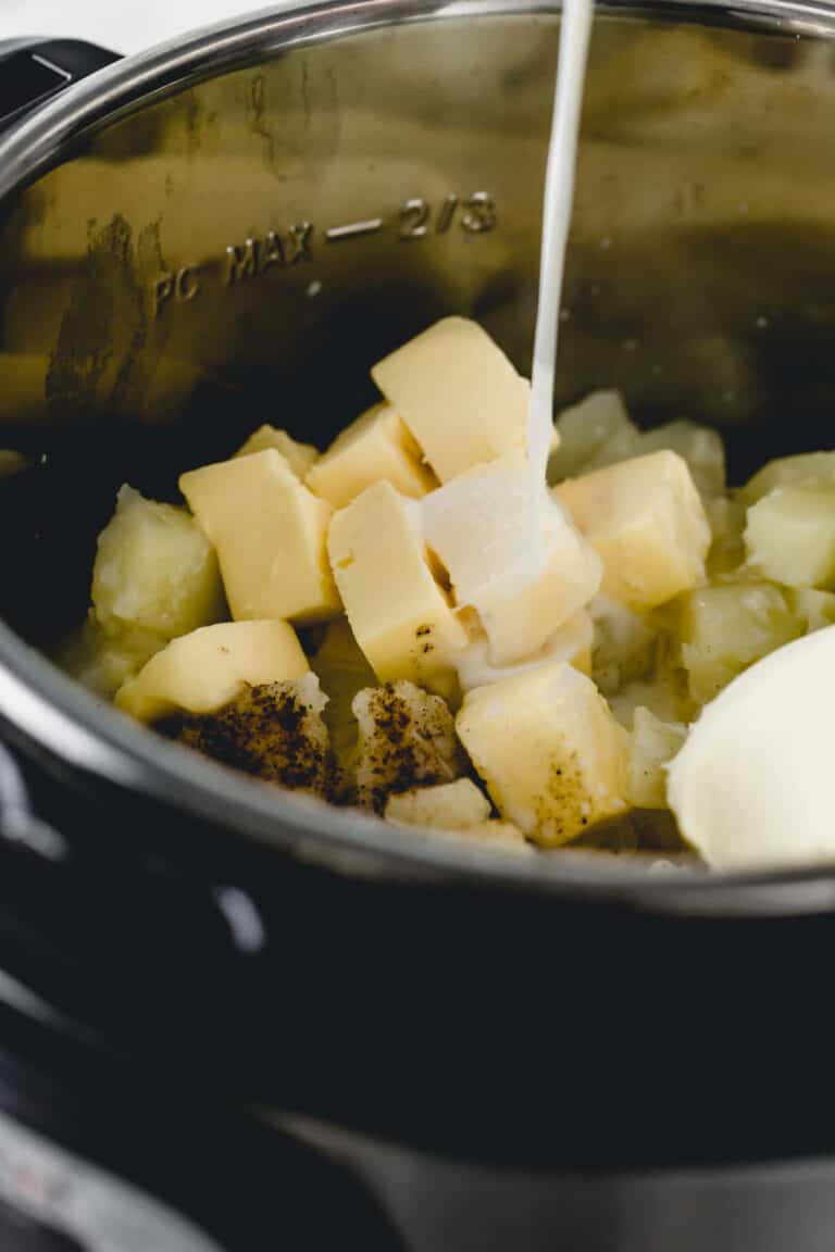 Instant Pot Garlic Mashed Potatoes (No Drain!) - Urban Farmie