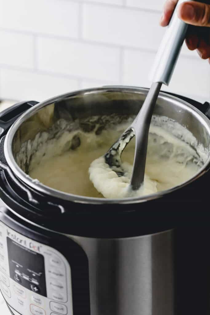 Instant Pot Garlic Mashed Potatoes (No Drain!) - Urban Farmie