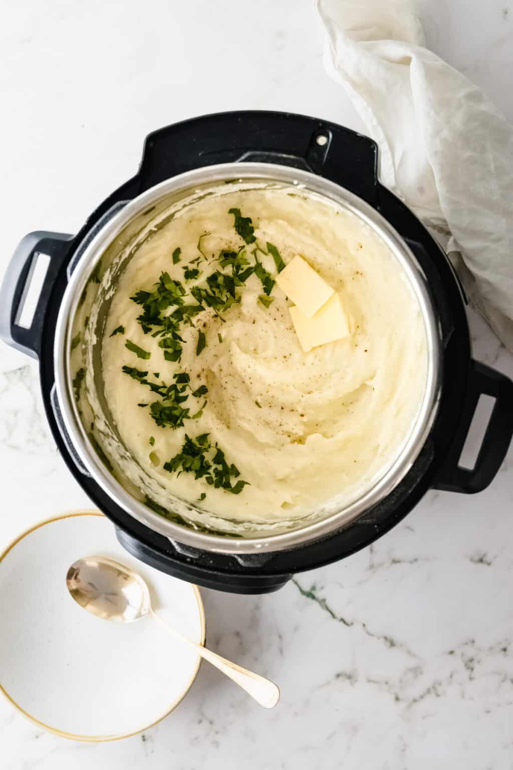 Instant Pot Garlic Mashed Potatoes (No Drain!) - Urban Farmie