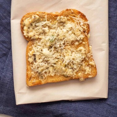 Cheesy Garlicky (and Delicious) Italian Toast - Urban Farmie