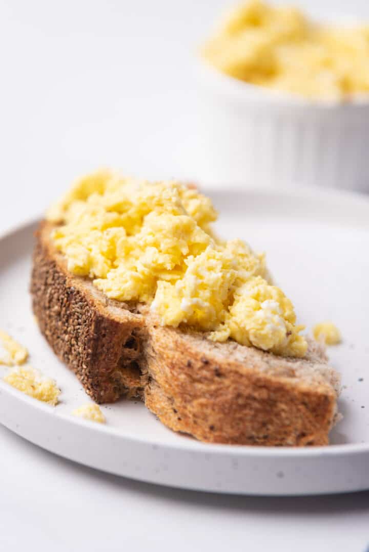 Easy Microwave Scrambled Eggs (3 Minute Recipe!)