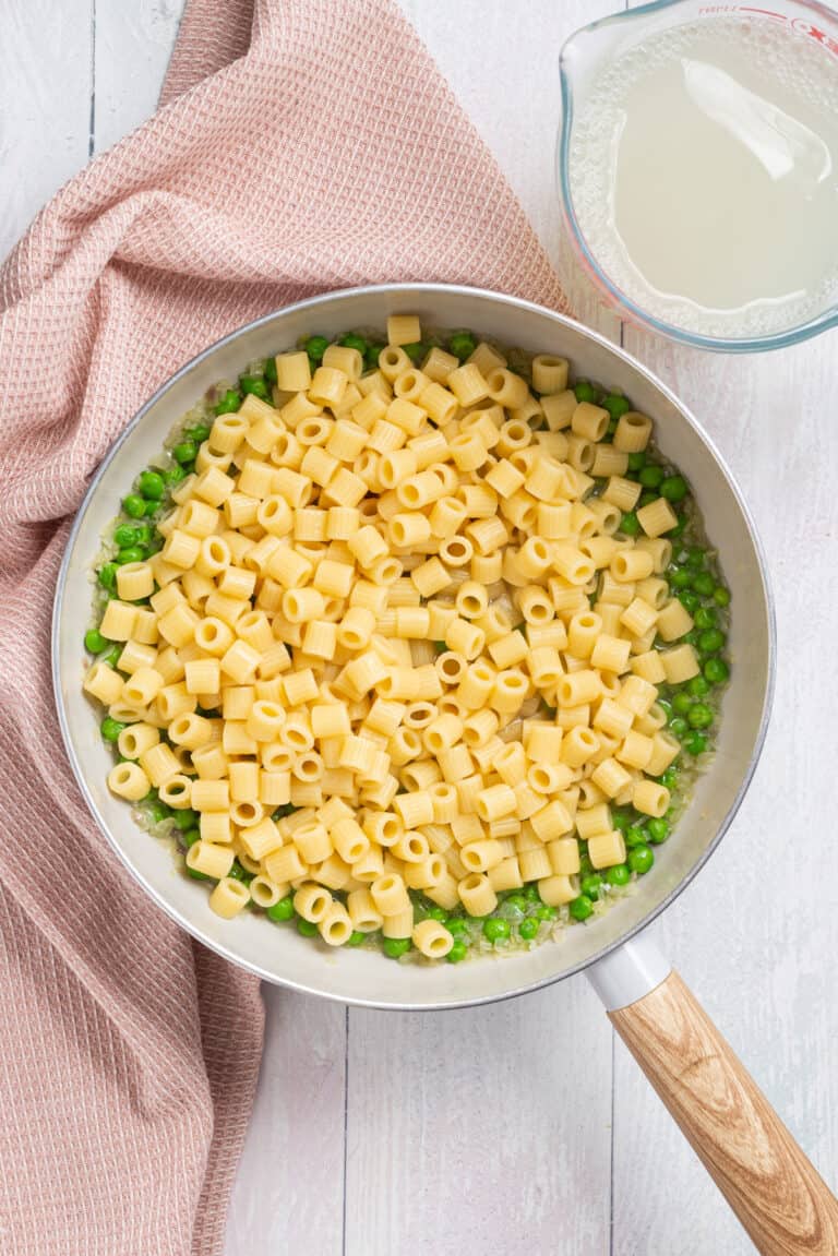 Pasta e Piselli (Pasta with Peas) - Urban Farmie