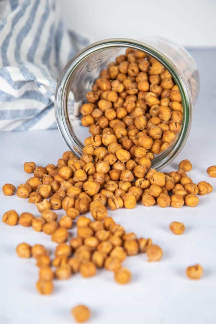Roasted Chana (Crispy Indian Chickpeas!) - Urban Farmie