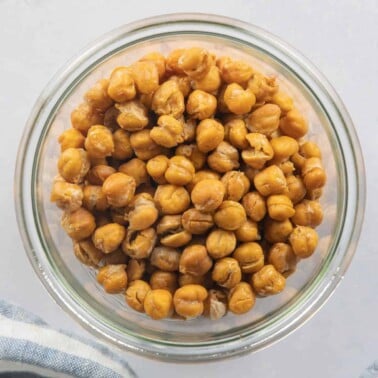 Roasted Chana (Crispy Indian Chickpeas!) - Urban Farmie