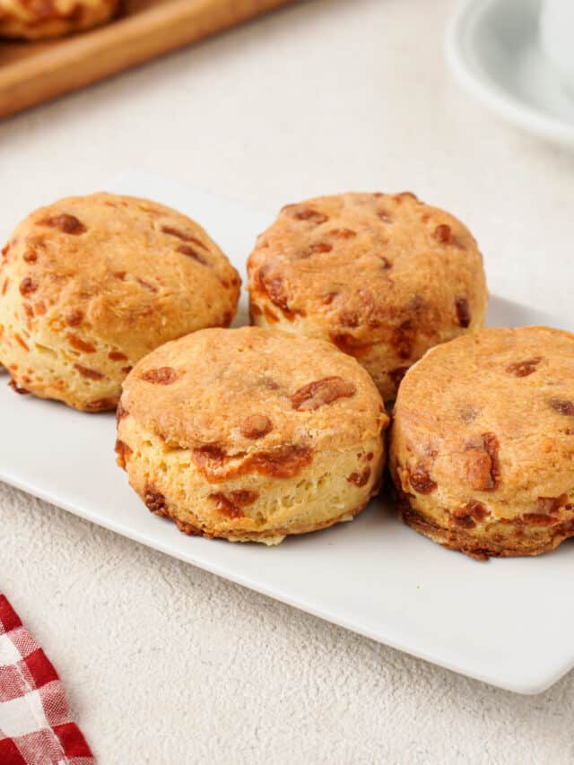 Flaky Buttermilk Cheddar Cheese Biscuits - Urban Farmie
